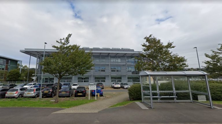 Defnyddio’r gwasanaeth profi COVID-19 yn Aberystwyth - Herald.Wales