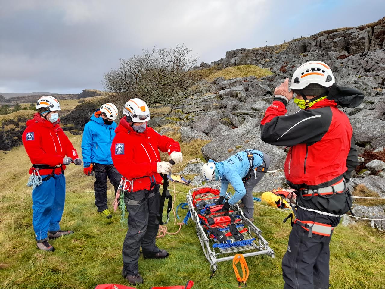 Alpine rescue team - nutatila Alpine rescue team - nutatila