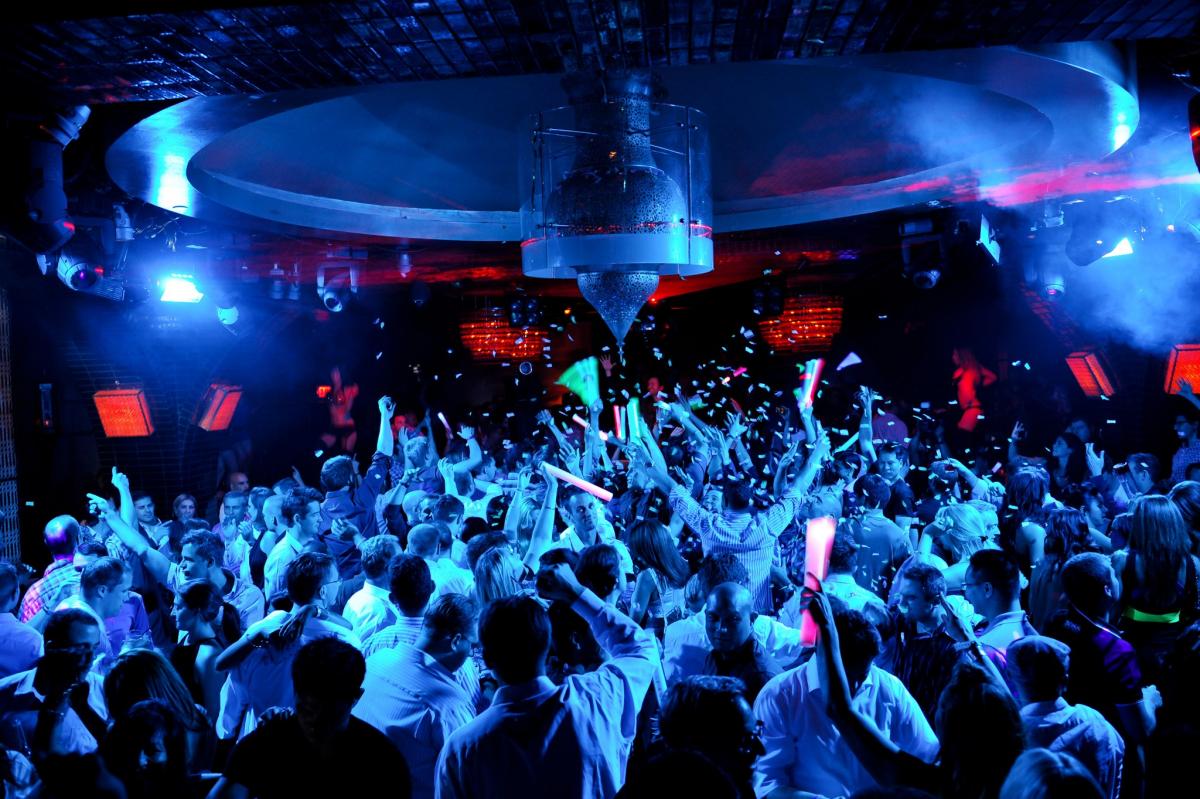 The difference between a bar and a nightclub as Covid passes introduced ...