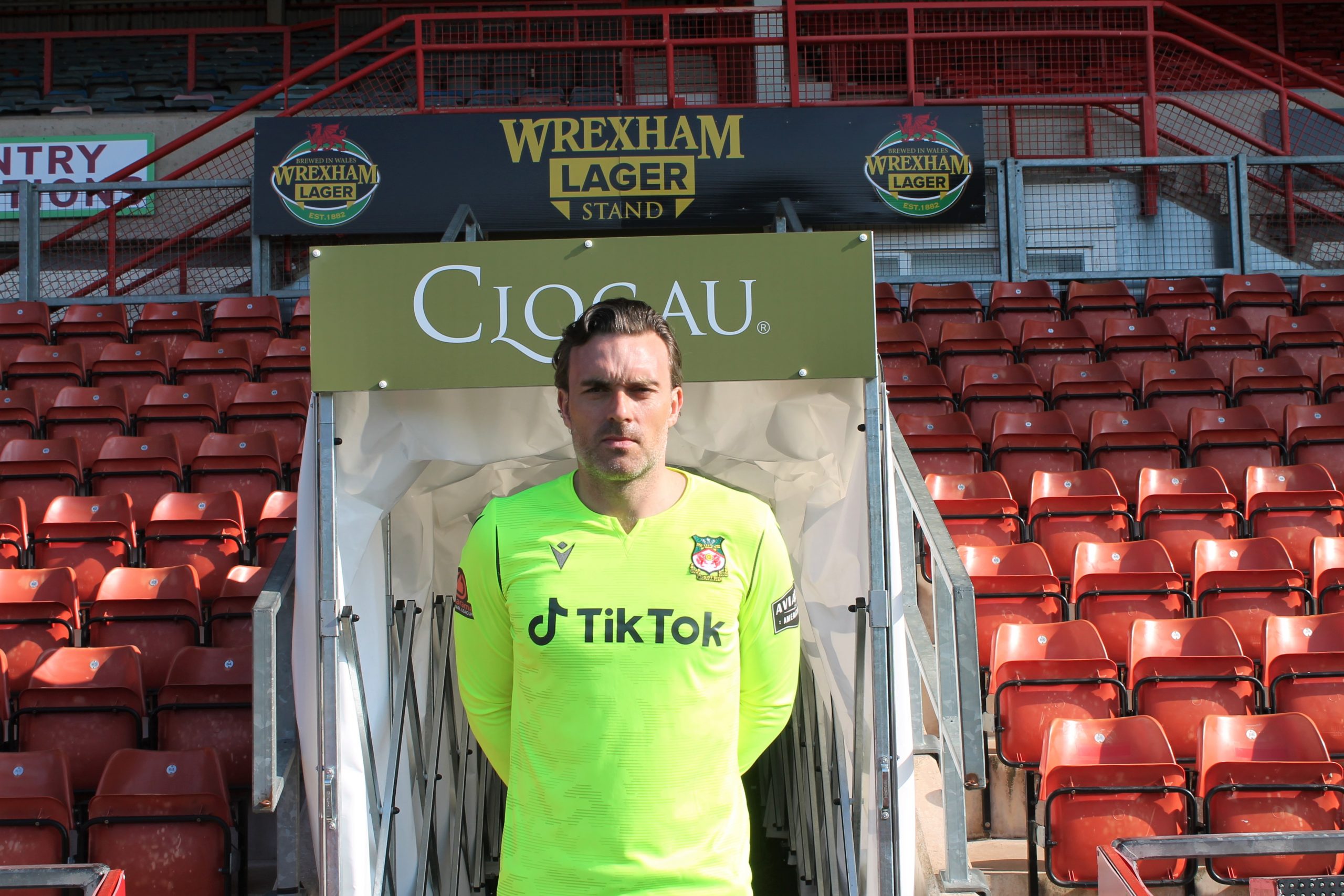 Keeper Lee Camp joins Wrexham - Herald.Wales