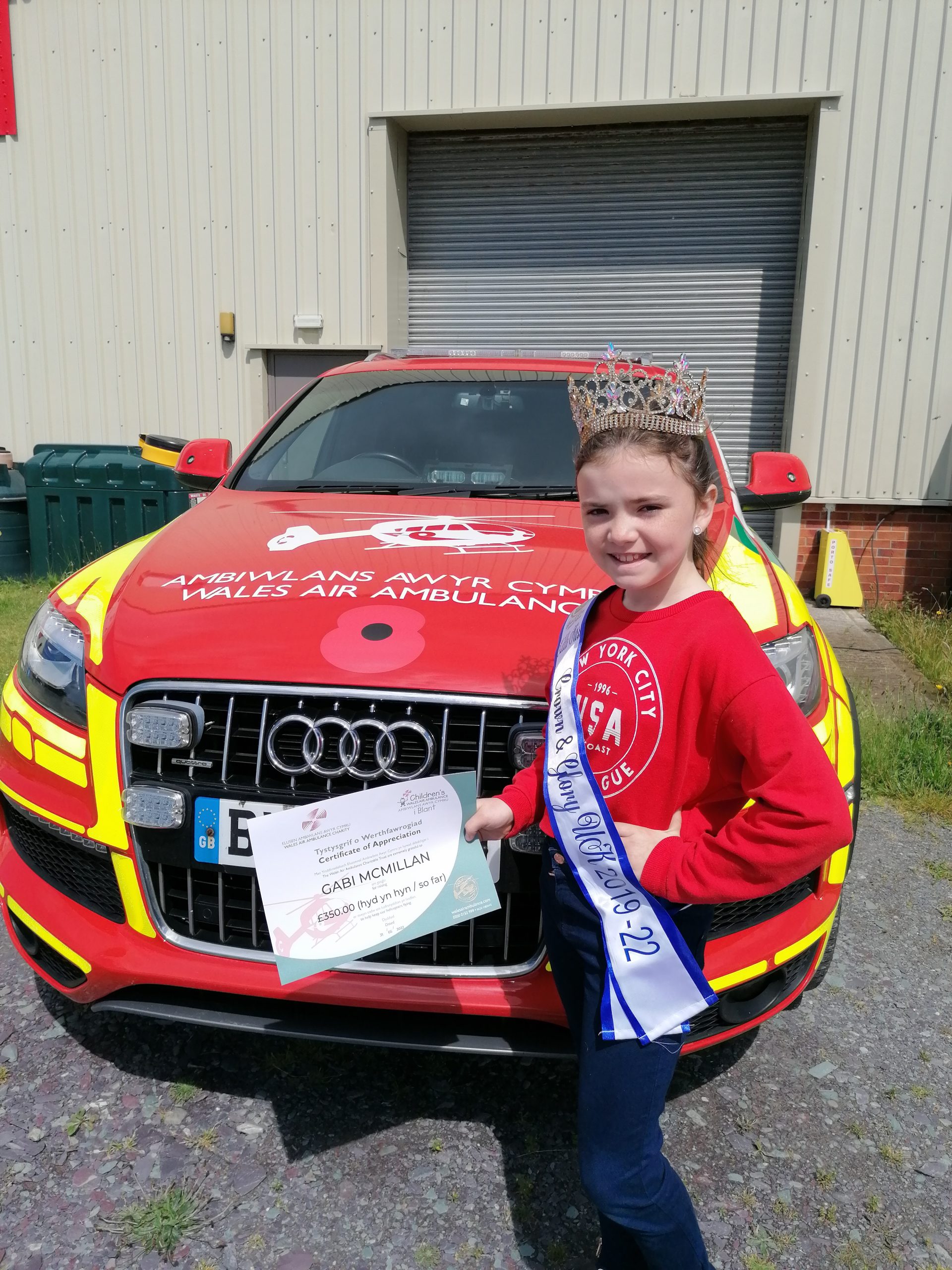 Pageant queen presented £350 to Wales Air Ambulance - Herald.Wales