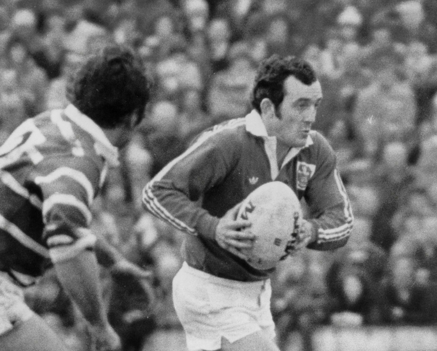 Tributes pour in for Wales legend Phil Bennett - Herald.Wales