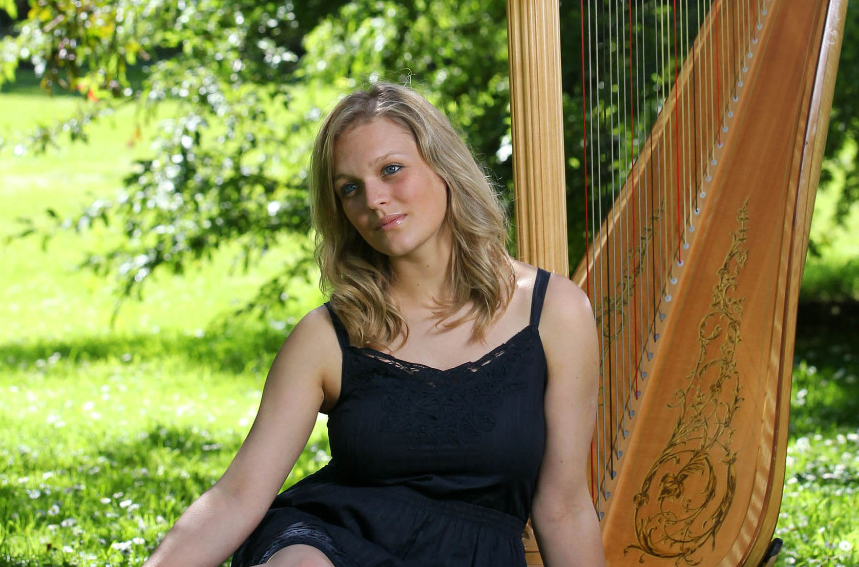 Former royal harpist Hannah will light up music festival - Herald.Wales