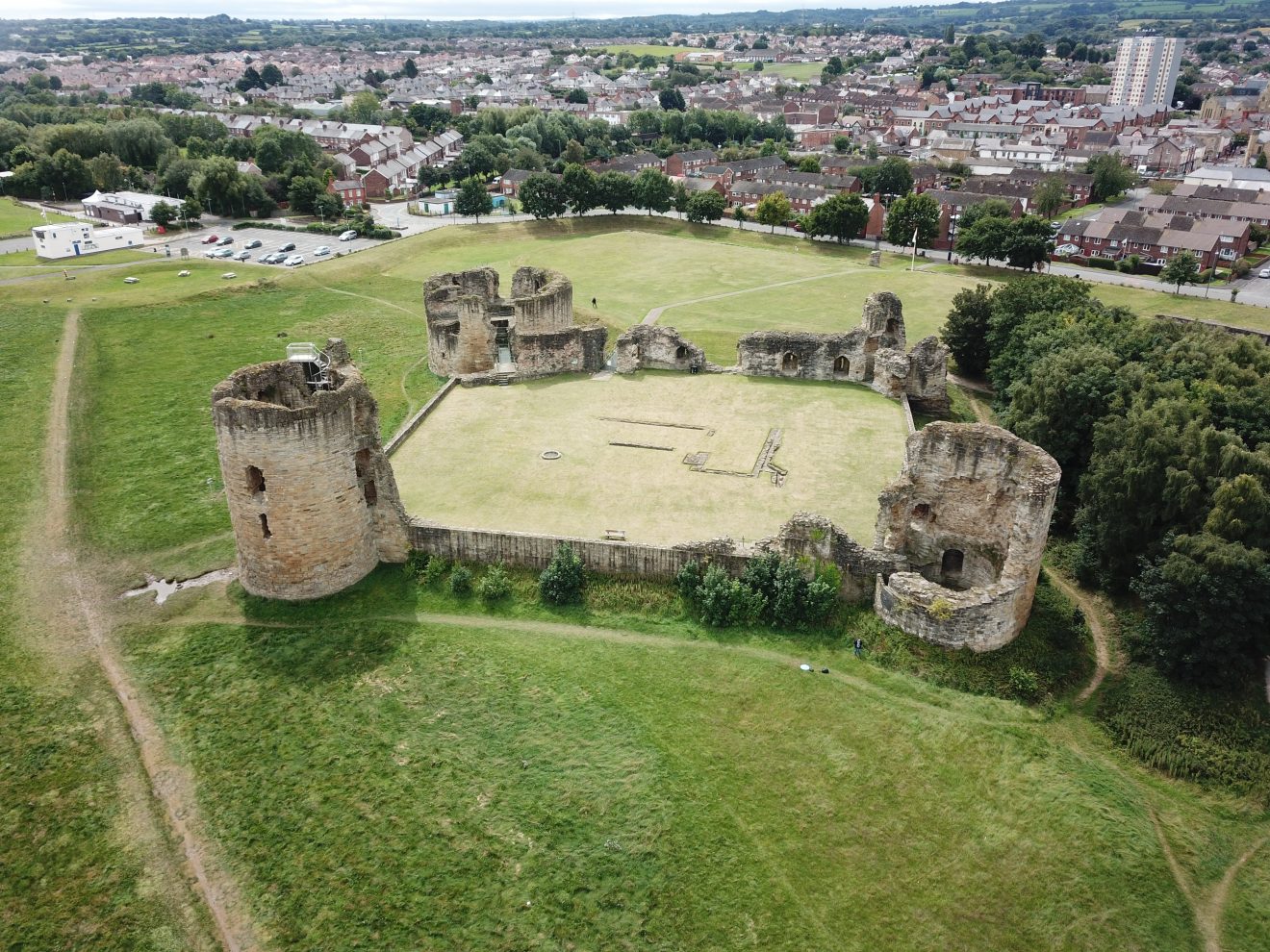 High school students celebrate culture and history of Flint Castle ...
