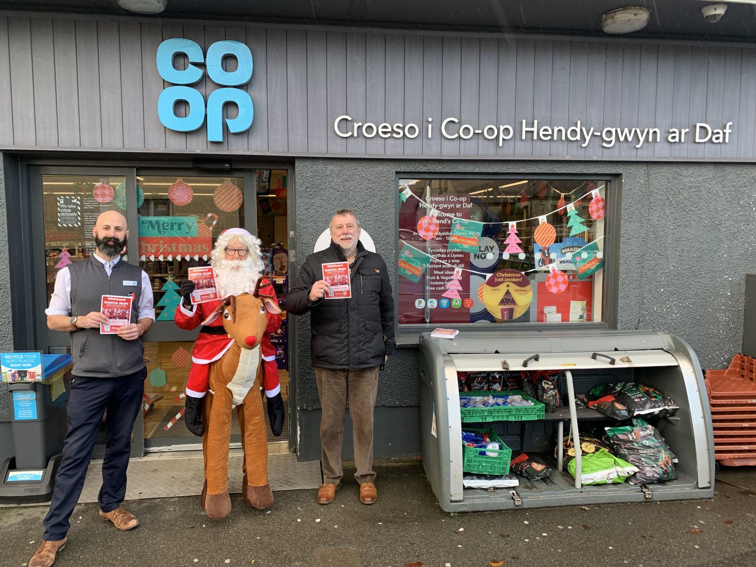 Santa visits Whitland early - Herald.Wales