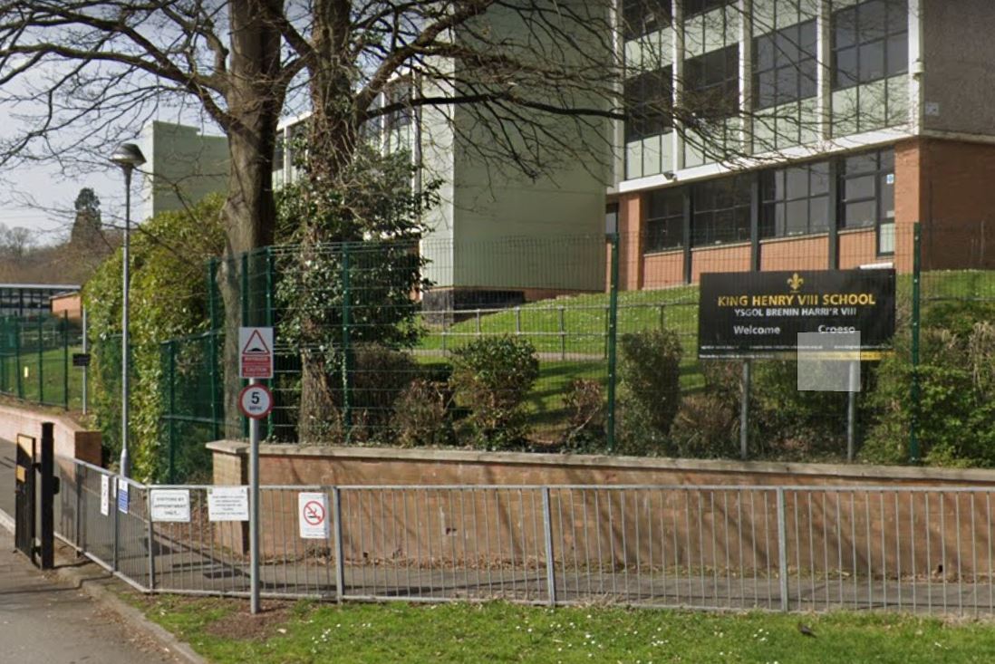 King Henry VIII's name to be retained at Abergavenny school - Herald.Wales