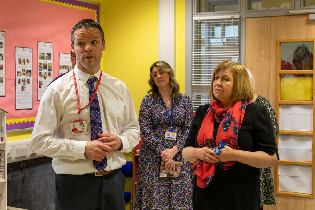 Welsh Deputy Minister for Mental Health and Wellbeing visits Place2Be ...