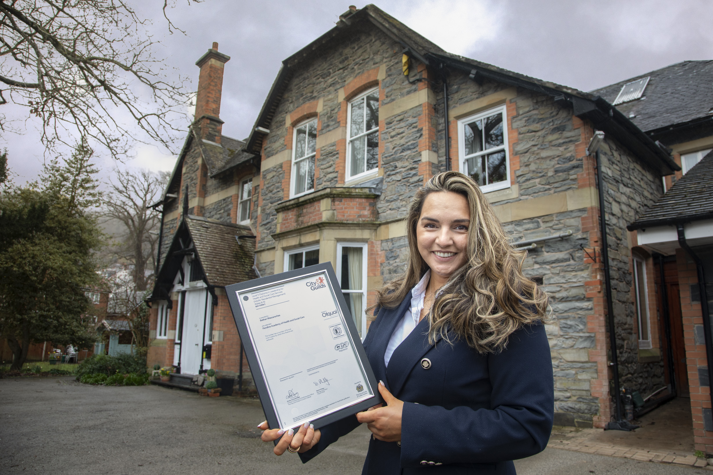 Ex-actress Bethan wins award in new stage of career after “baptism of ...