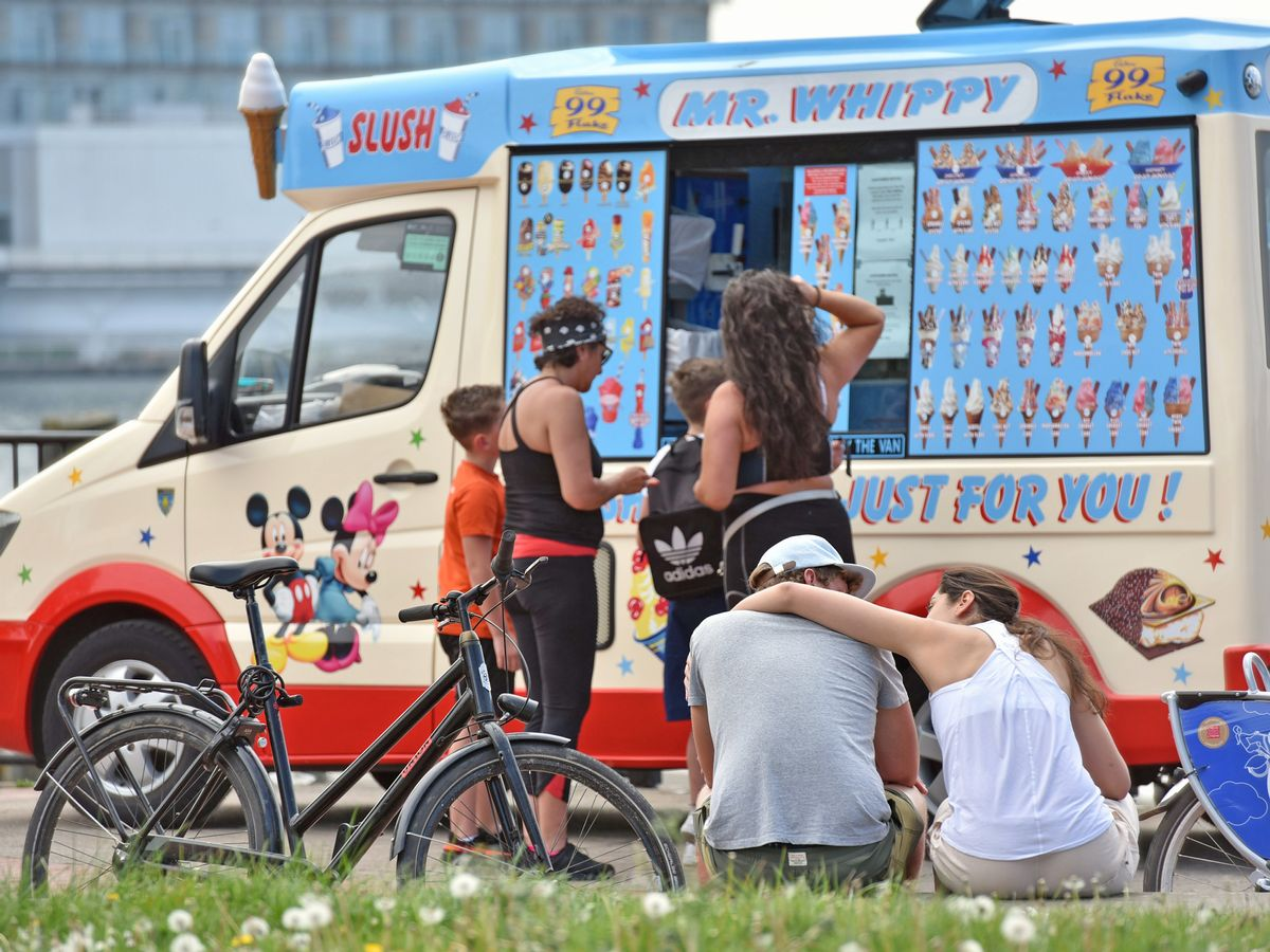 Ice cream van drivers struggle to survive amid rising costs - Herald.Wales