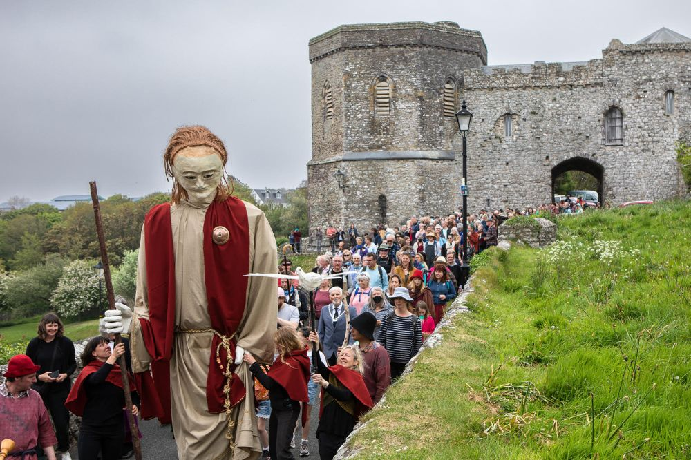 Giant puppet of Dewi Sant to make a comeback at the Pilgrim Parade in ...