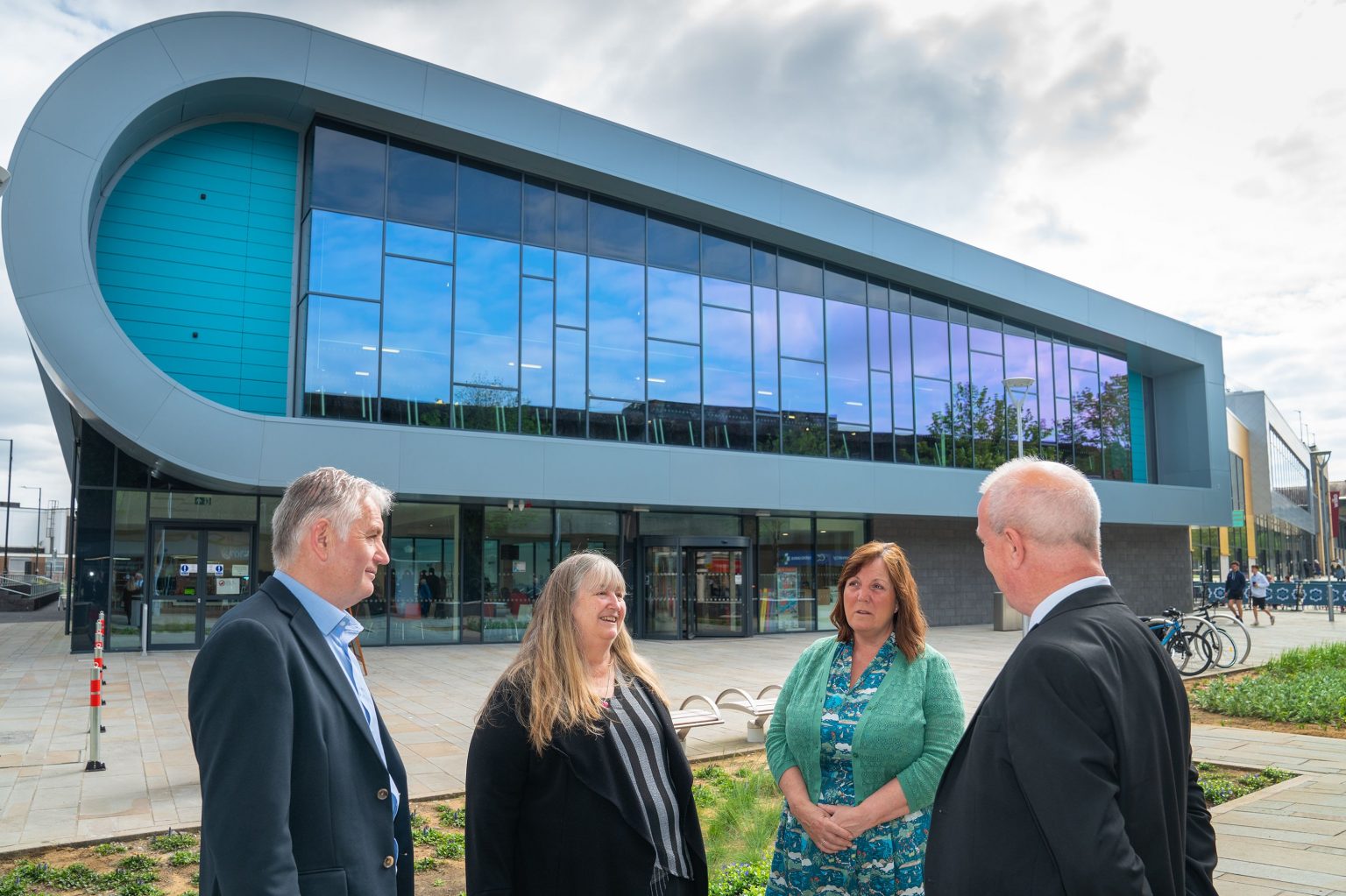 Welsh Government Minister visits Neath’s new library and leisure centre - Herald.Wales