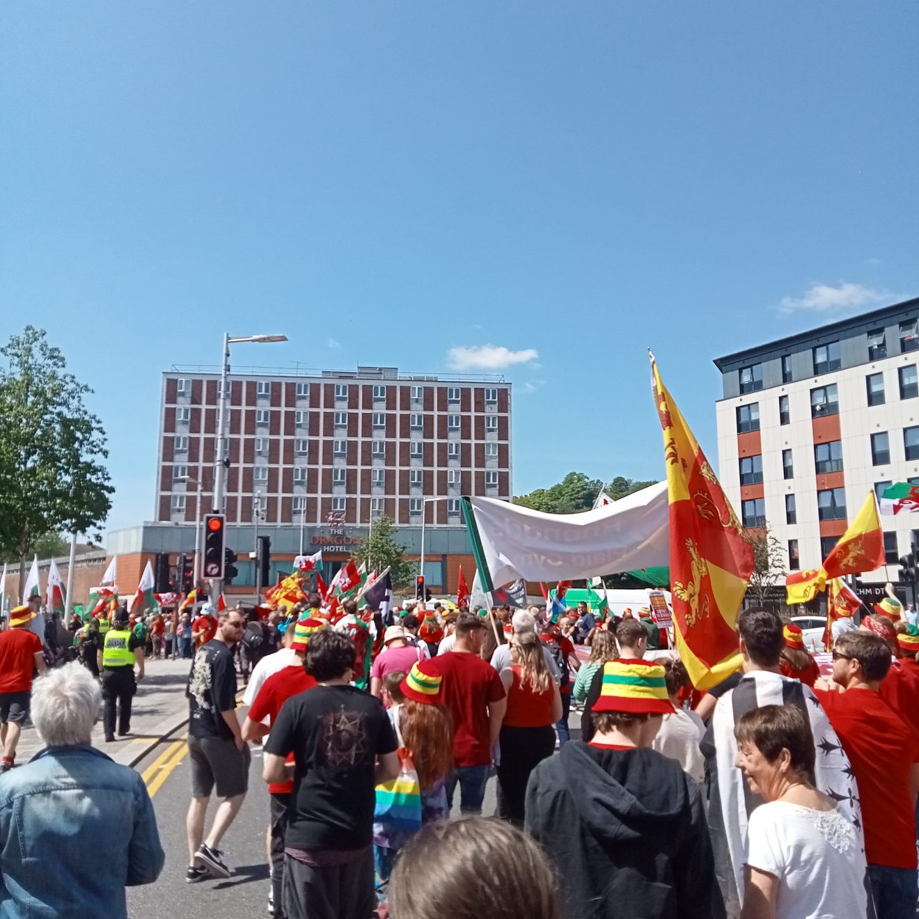 Thousands join Swansea independence march as support for Welsh ...