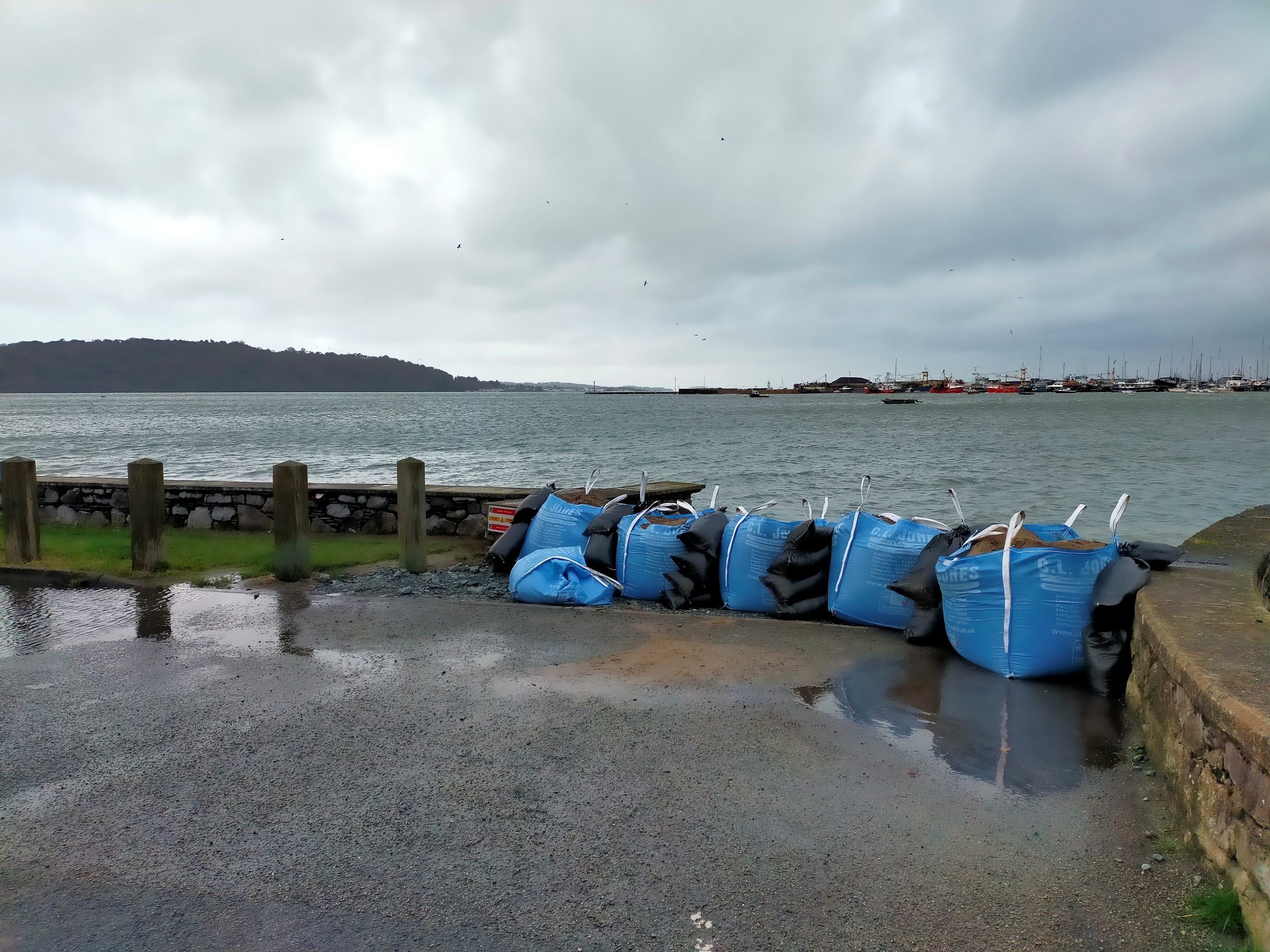 Gwynedd: Bangor sea defence work gets underway amid climate change ...