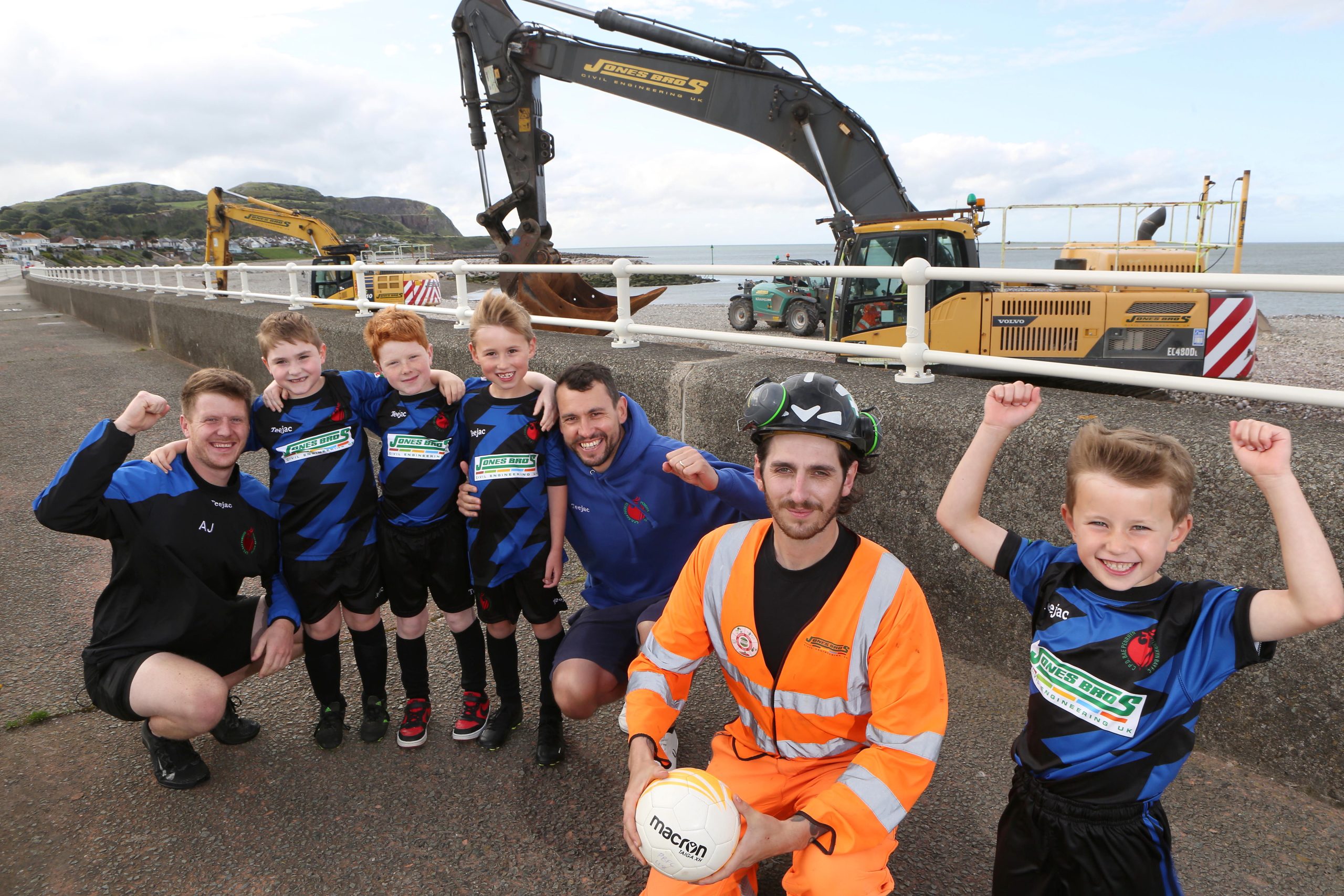 Match of the Bay! Jones Bros sponsors Penrhyn junior football team ...
