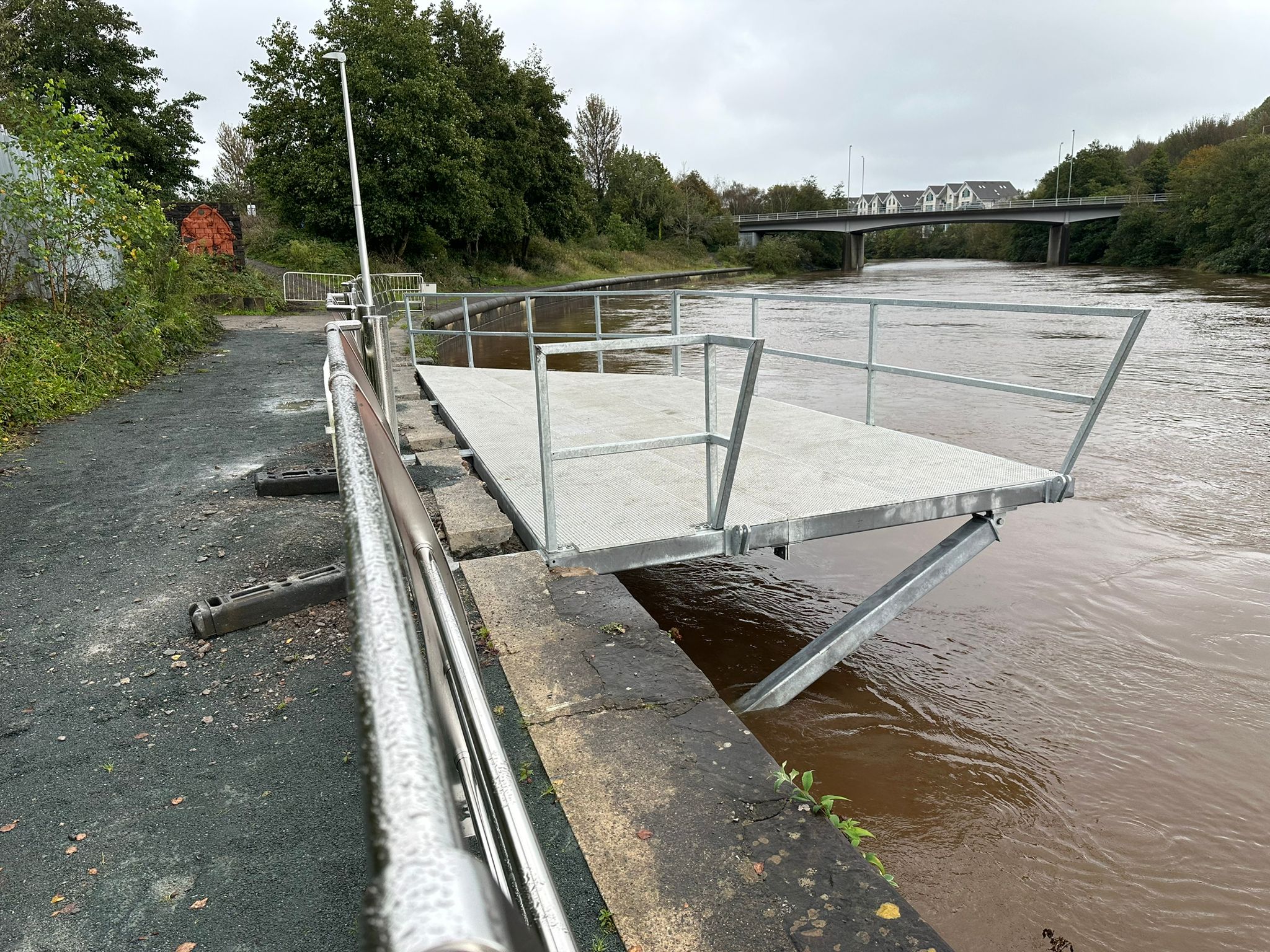 Work starts on River Tawe pontoon - Herald.Wales