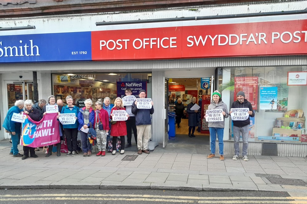 Welsh language advocates stage protest at Aberystwyth Post Office ...