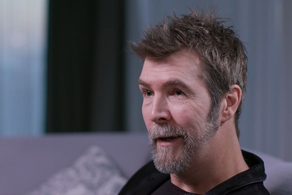 Welsh comedian receives his first cancer-free scan - Herald.Wales