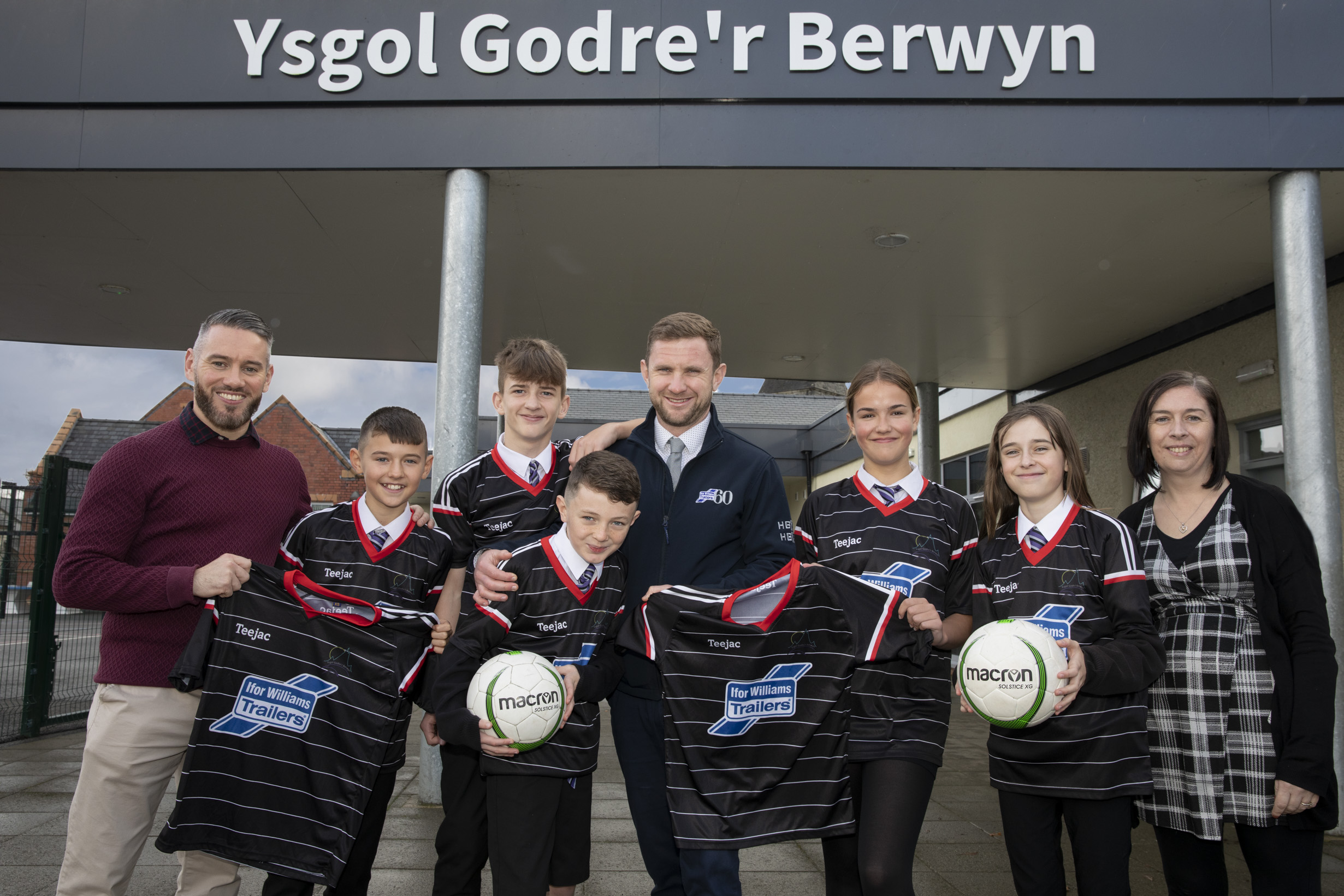 Trailer firm pitches in with some Hollywood glitz at Bala school - Herald.Wales