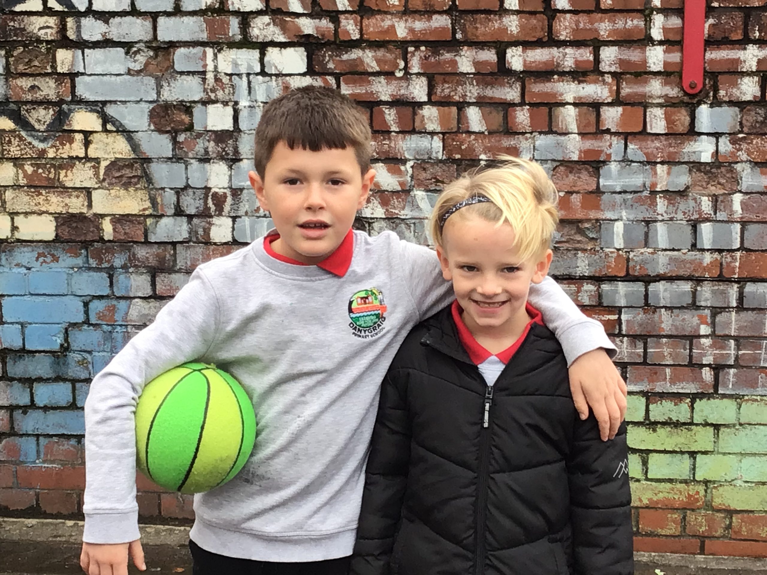 Amazon Swansea supports primary school - Herald.Wales