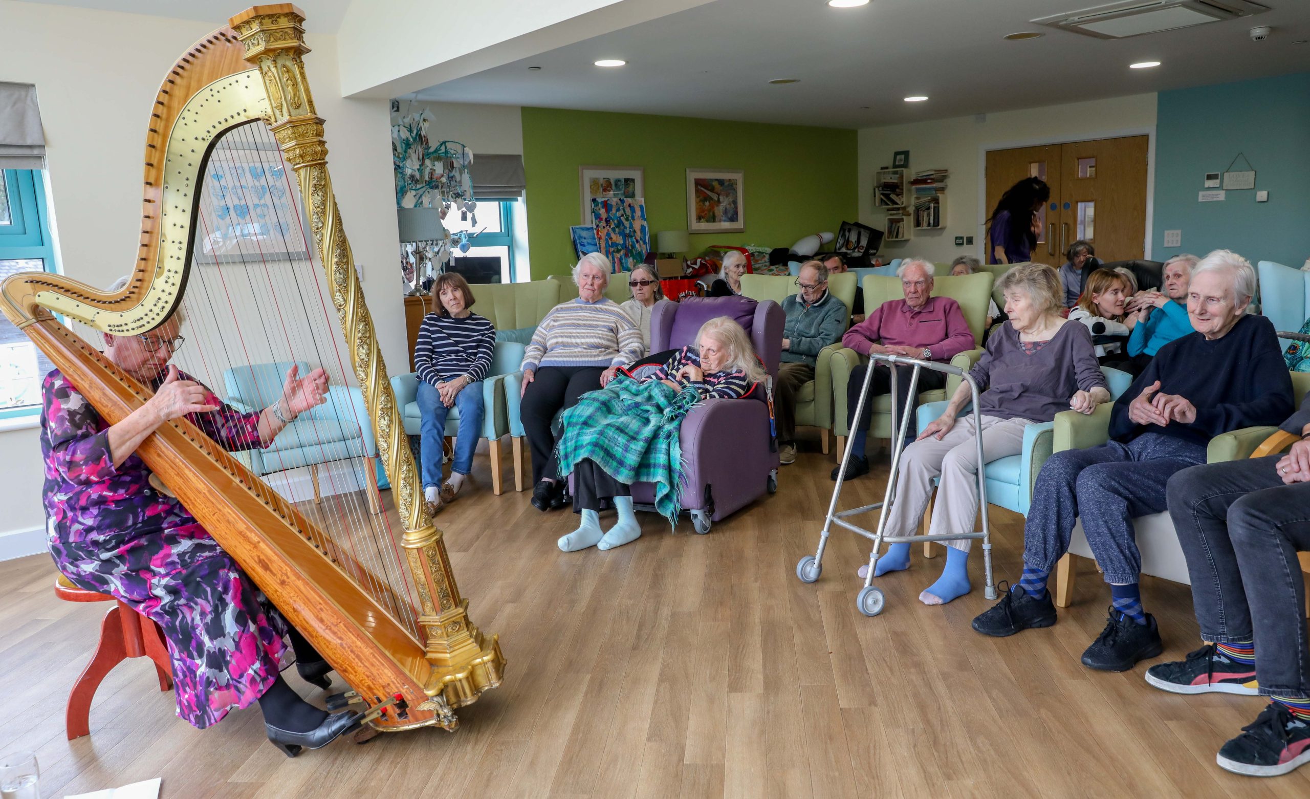 Emotional care home reunion for top harpist Elinor Bennett - Herald.Wales