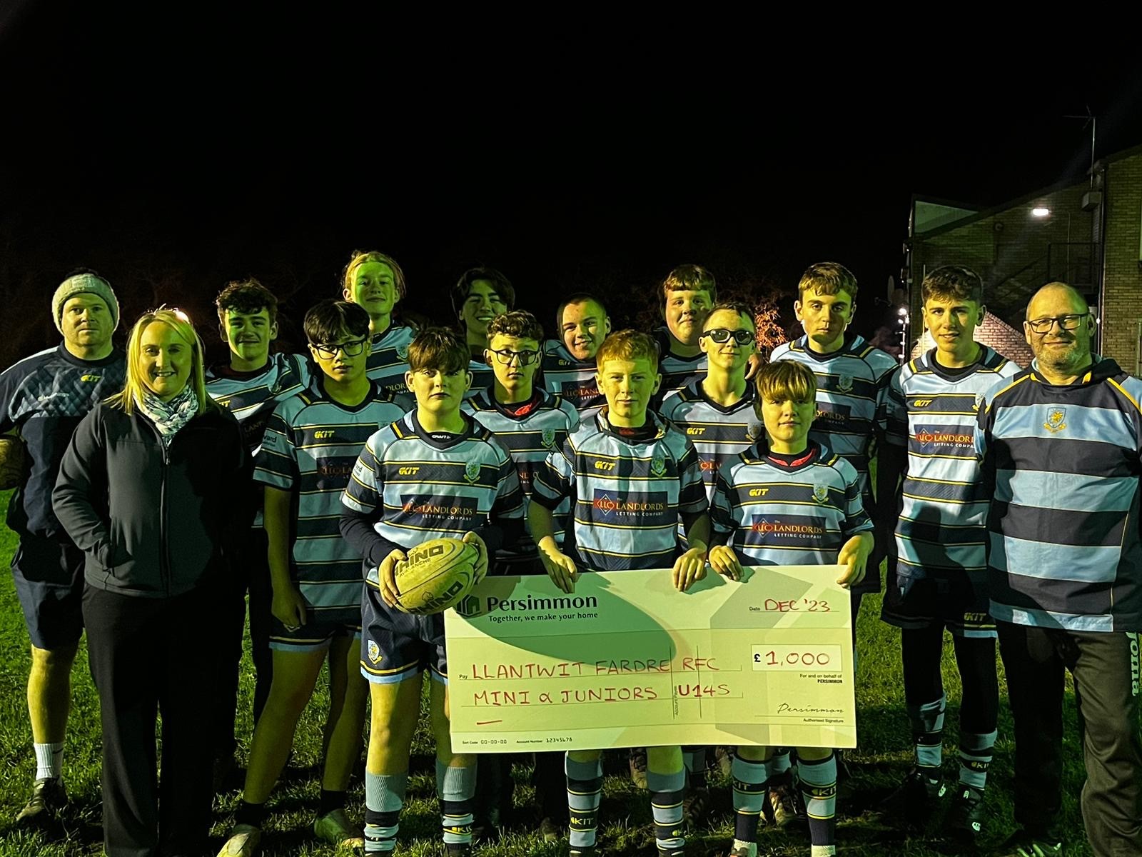 Local rugby team tries for donation – and scores - Herald.Wales