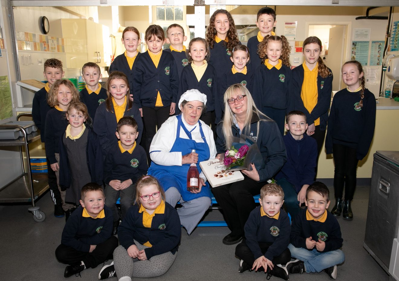 Popular Auntie Rhian hangs up her apron after 35 years as school cook ...