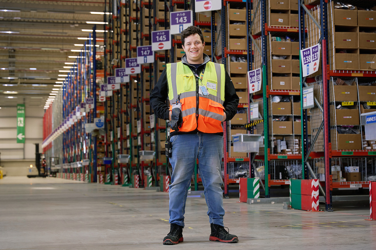 Carmarthenshire apprentice helps Amazon celebrate 1,000 new apprenticeship opportunities for ...