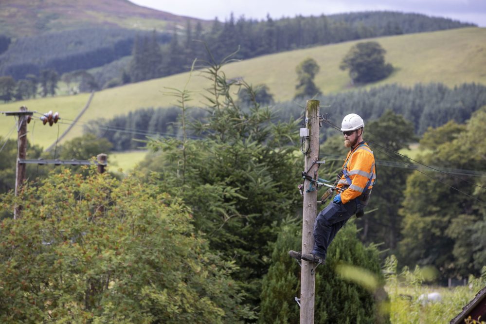 Rural communtites set for full fibre broadband - Herald.Wales