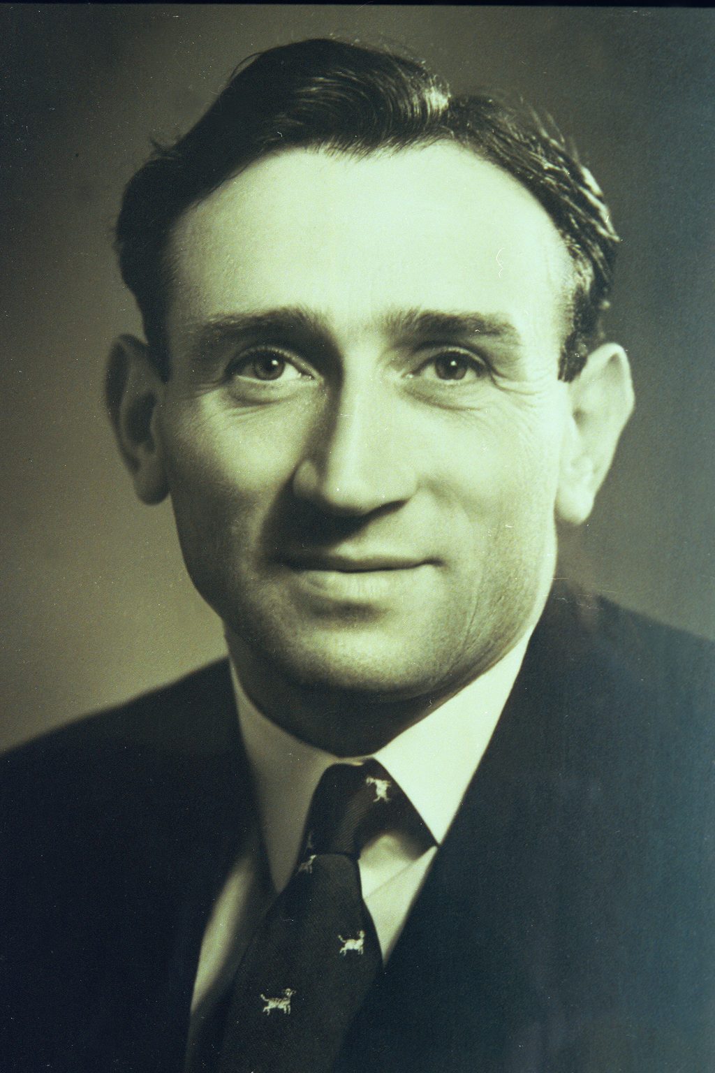 New home found for statue of Welsh rugby legend - Herald.Wales