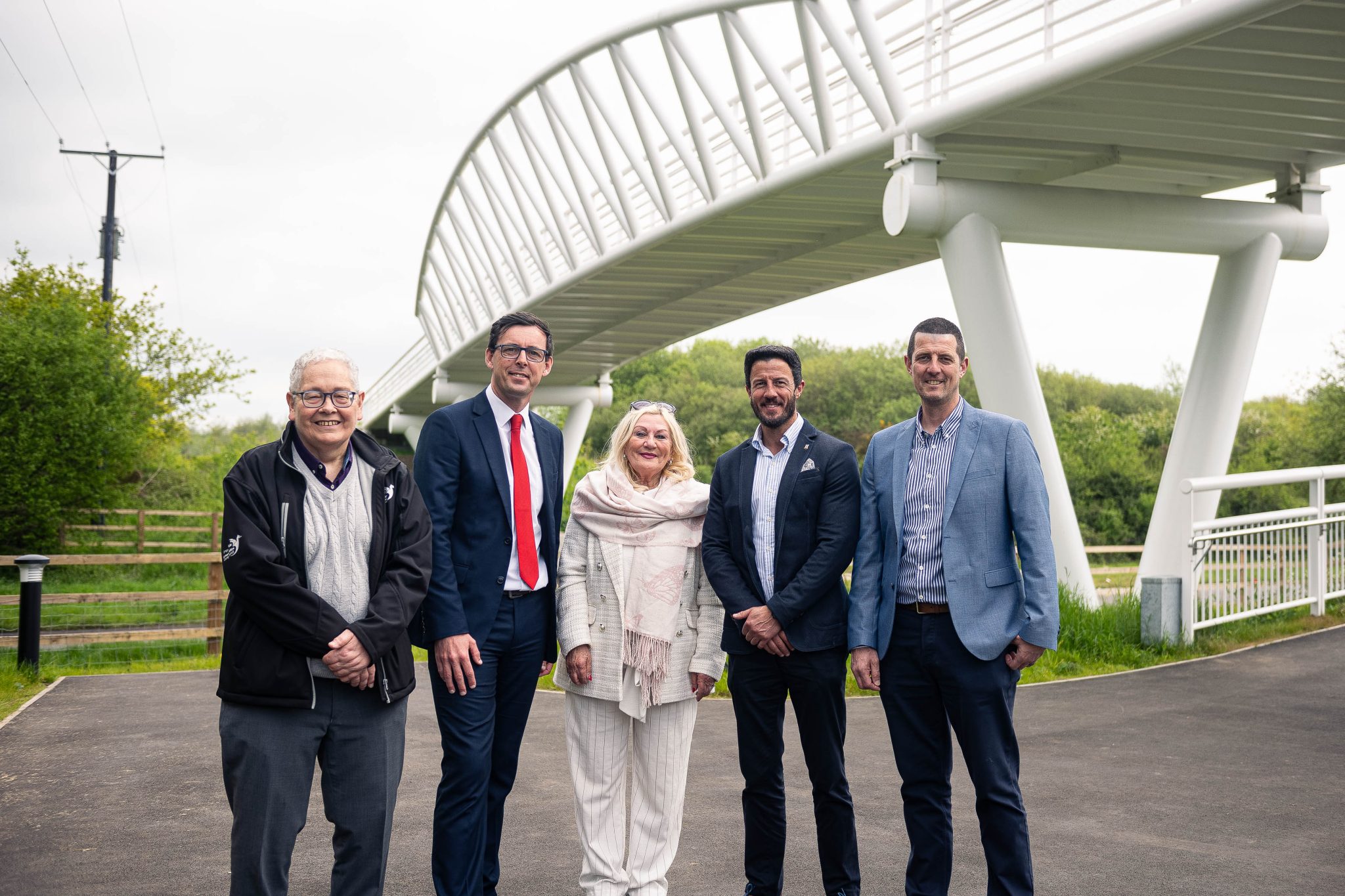 Carmarthenshire County Council Honours Welsh Rugby Legend Phil Bennett ...