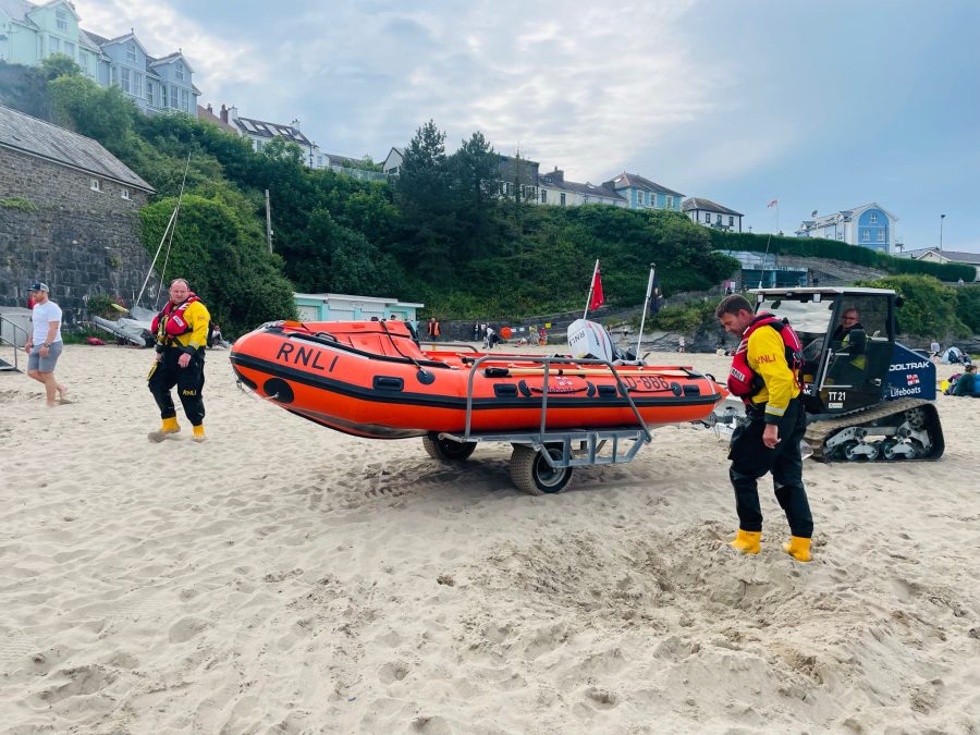 New Quay RNLI launches on Bank Holiday weekend - Herald.Wales