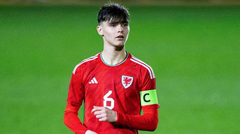 Charlie Crew Is the Latest in a Long Line of Leeds United Players to ...