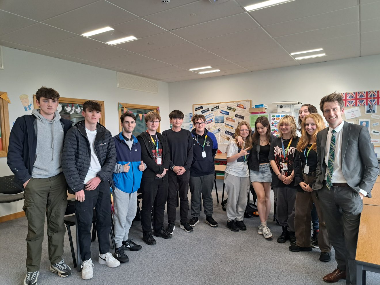 Sam Rowlands MS meets pupils at Deeside 6th Form Centre - Herald.Wales