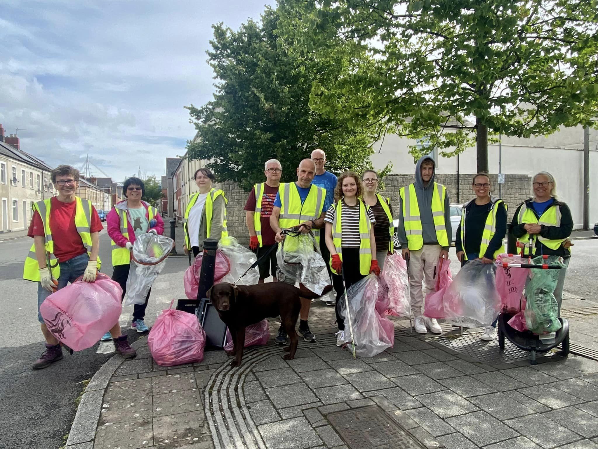 Cardiff community fed up of littering and fly-tipping calls for action ...