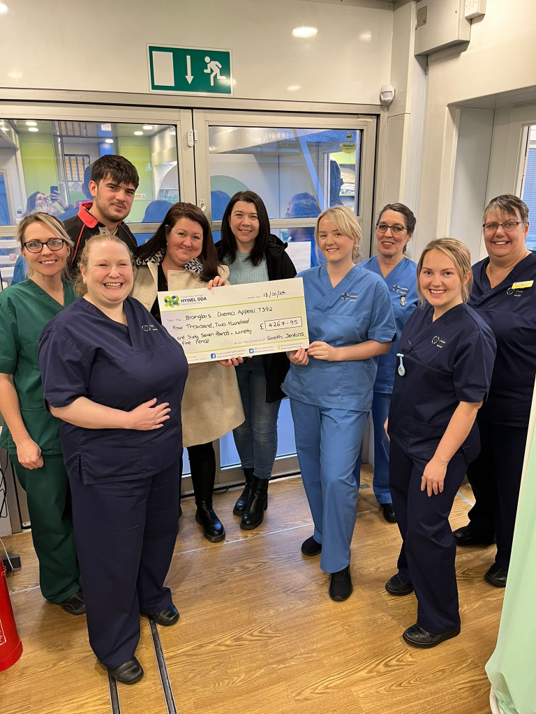 Skydive raises over £4,000 for chemo unit - Herald.Wales