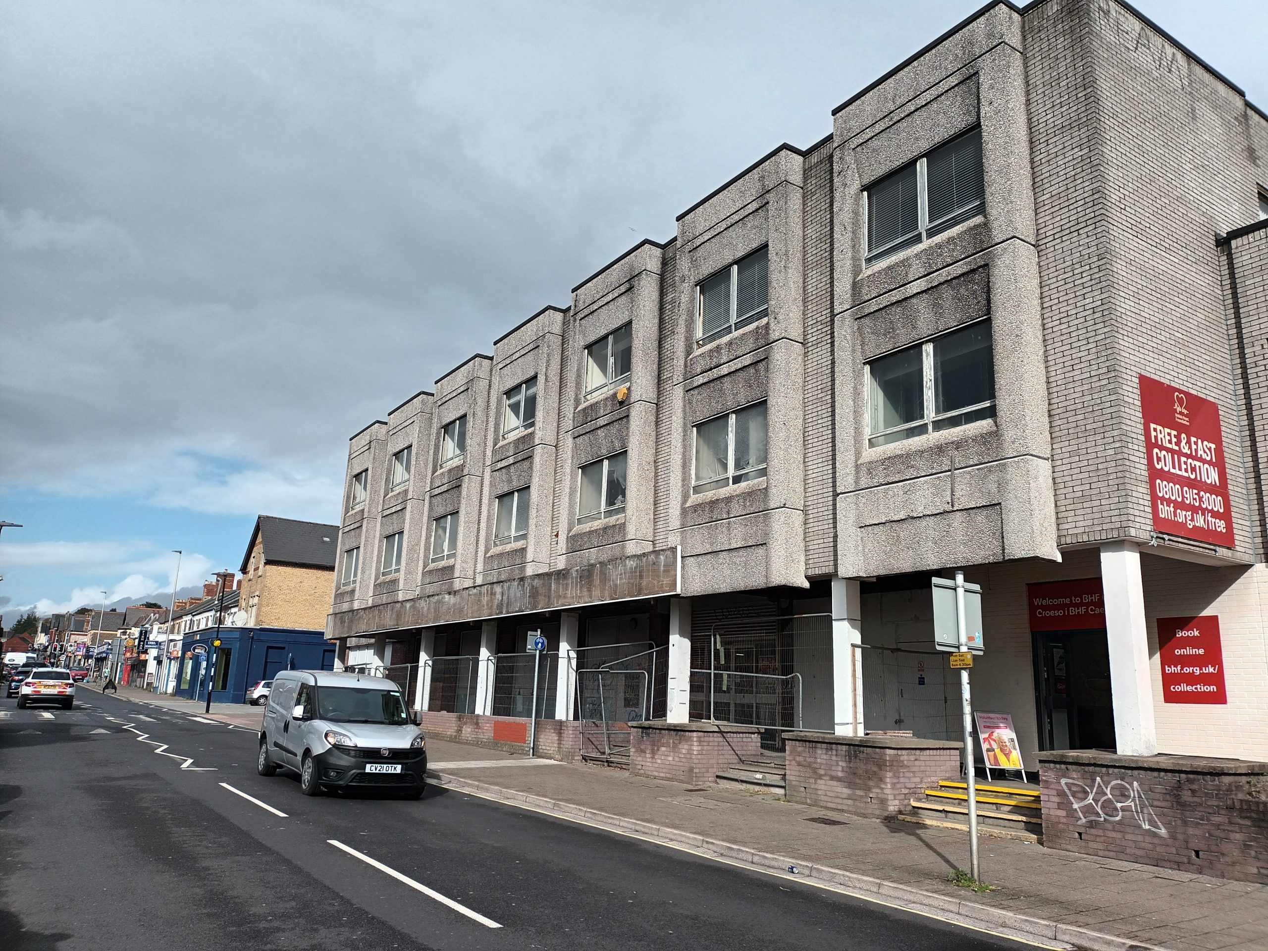 'Eyesore' former supermarket building sparks debate over flat ...