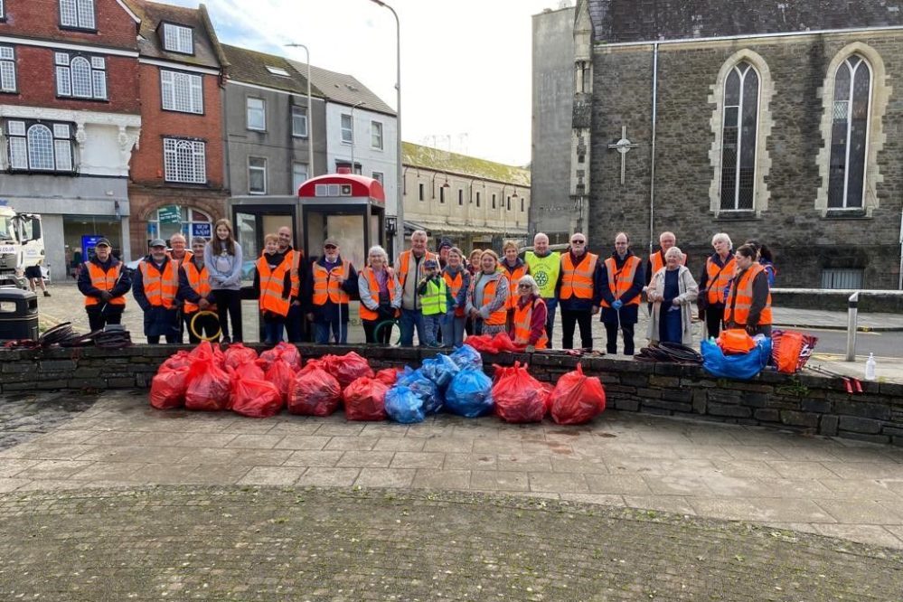 Llanelli Litter Picking Hub becomes longest active hub in ...