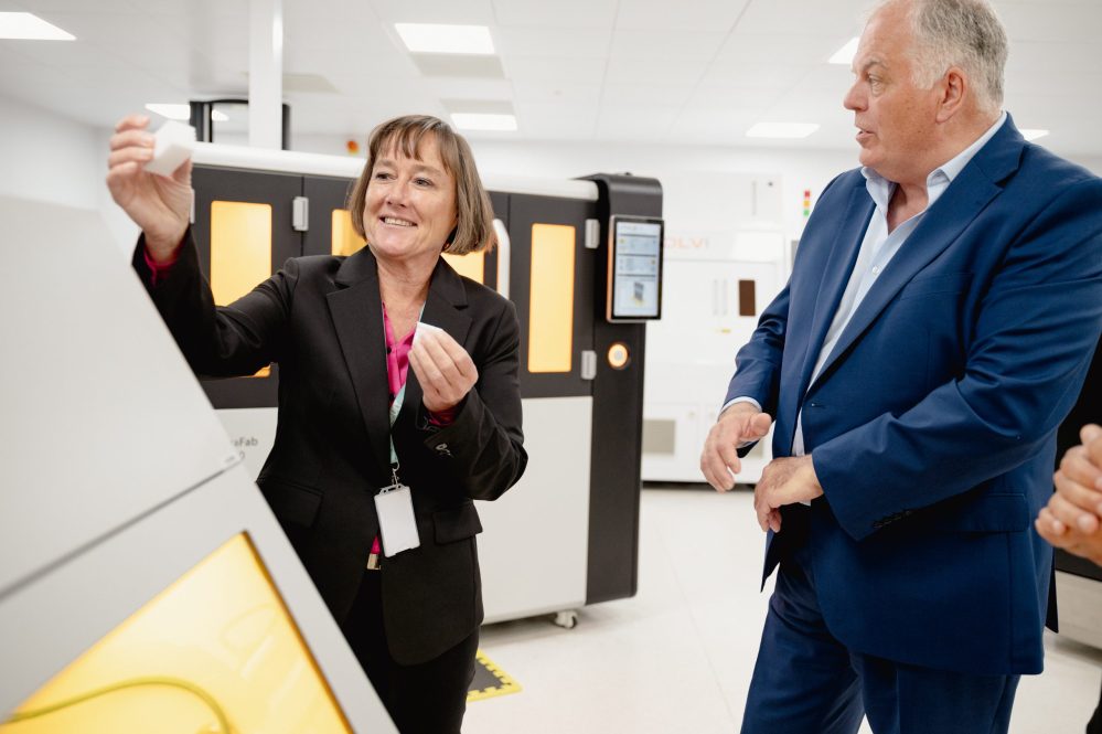 Welsh Secretary Champions World Leading Compound Semiconductor Cluster