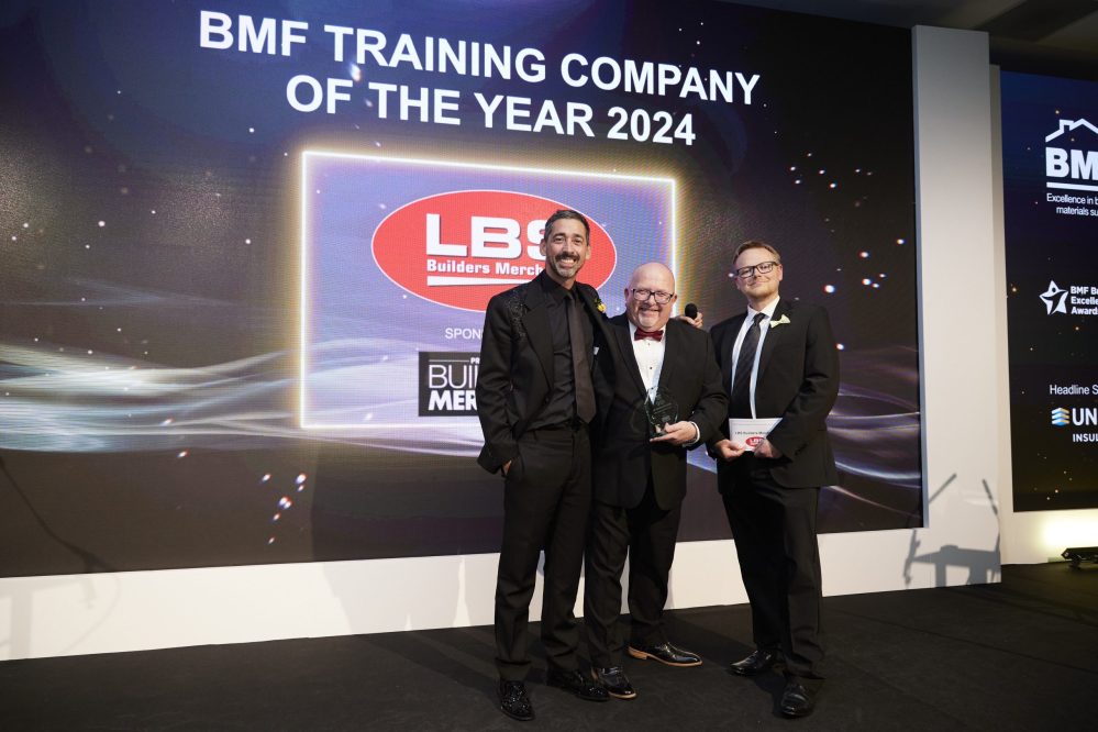 Training award presented to South Wales business - Herald.Wales