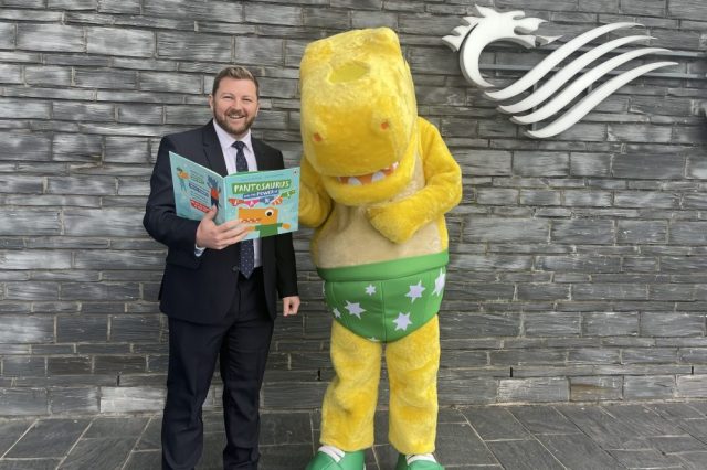 Kurtz goes Jurassic as Pantosaurus visits Senedd NSPCC Campaign ...