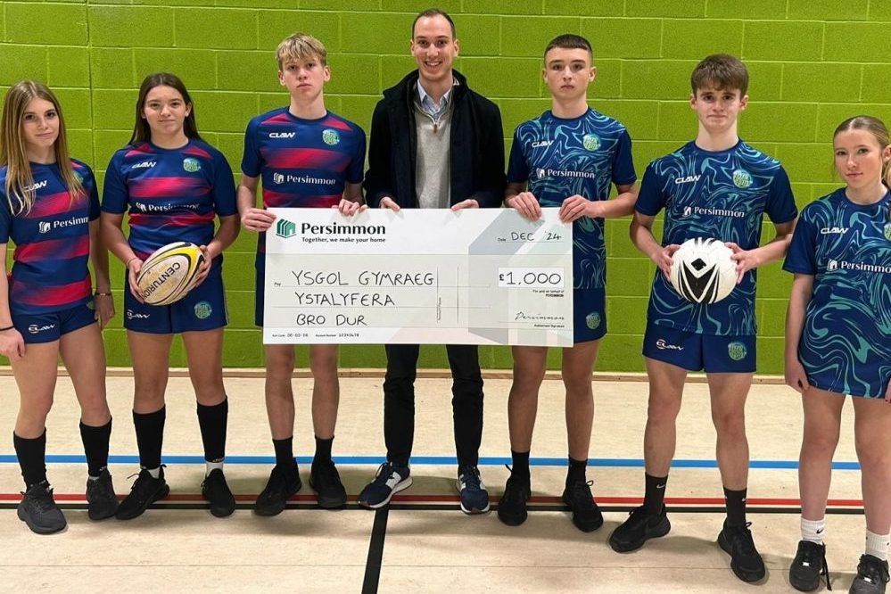 Housebuilder supports Ysgol Gymraeg Bro Dur with £1,000 donation ...