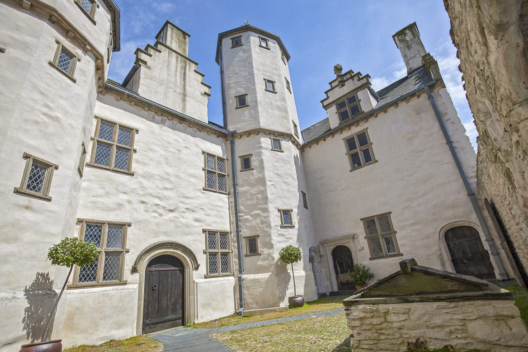 Cadw offers free membership to Welsh couples engaged at historic ...
