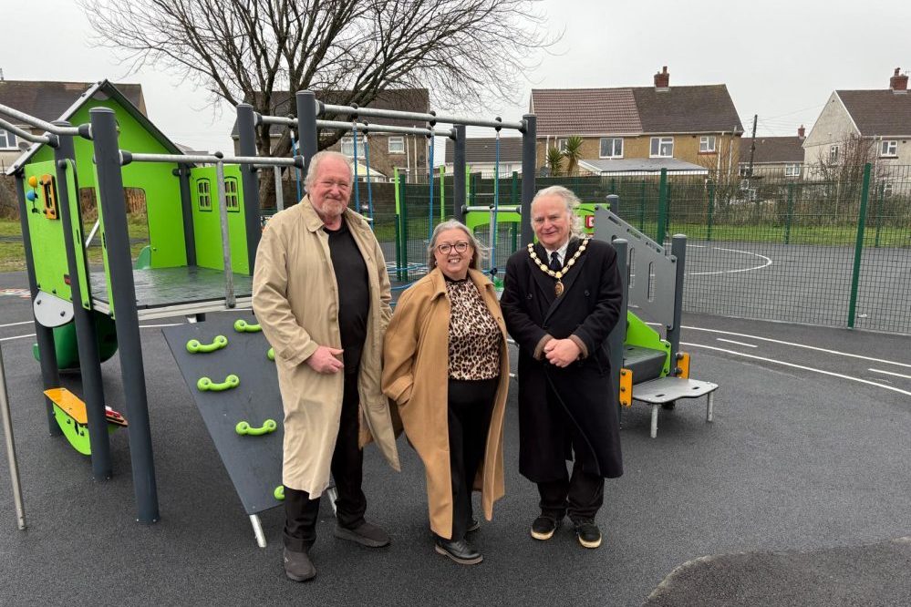 Llanelli Rural Council unveils new play areas in Dafen and Bynea ...