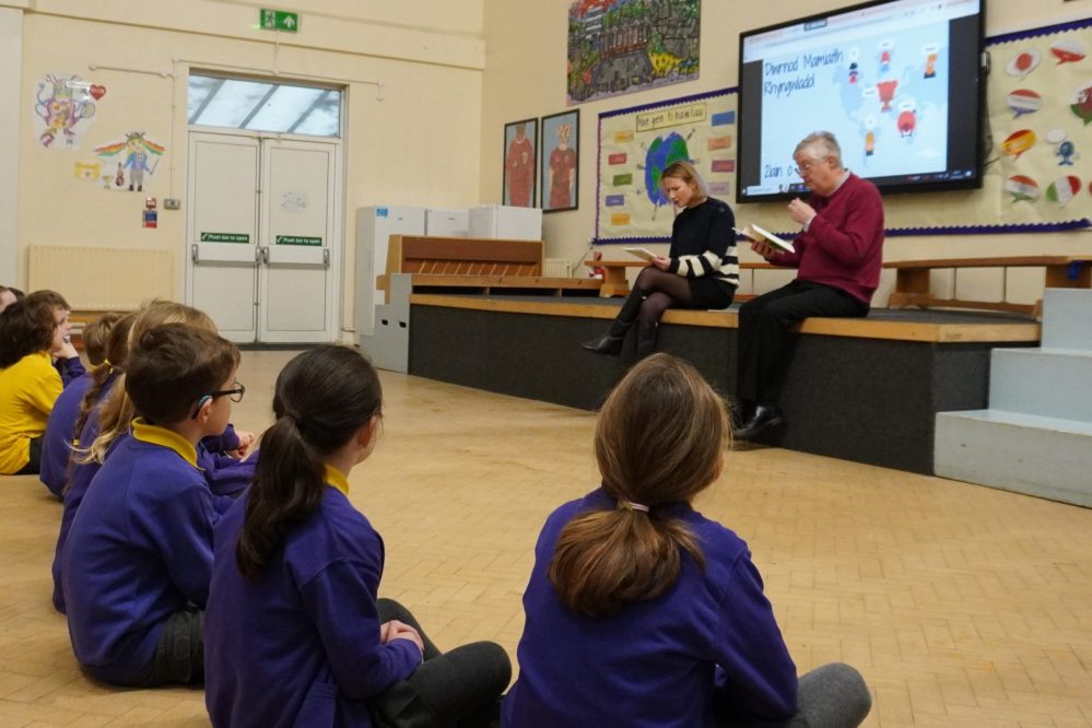 Bilingual French-Welsh edition of 'The Little Prince' given to all ...